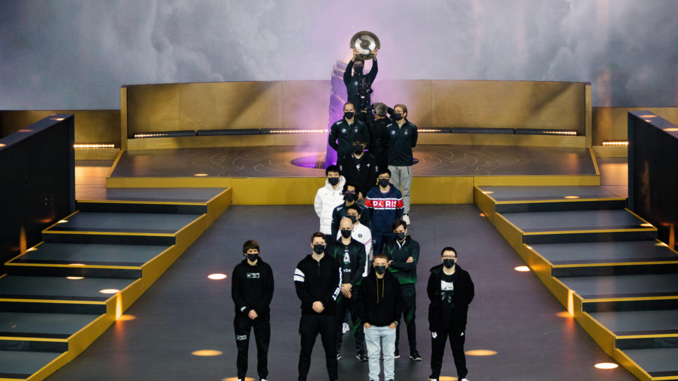 A Decade of TI Champions Pass the Aegis in TI10 Opening Ceremony ...