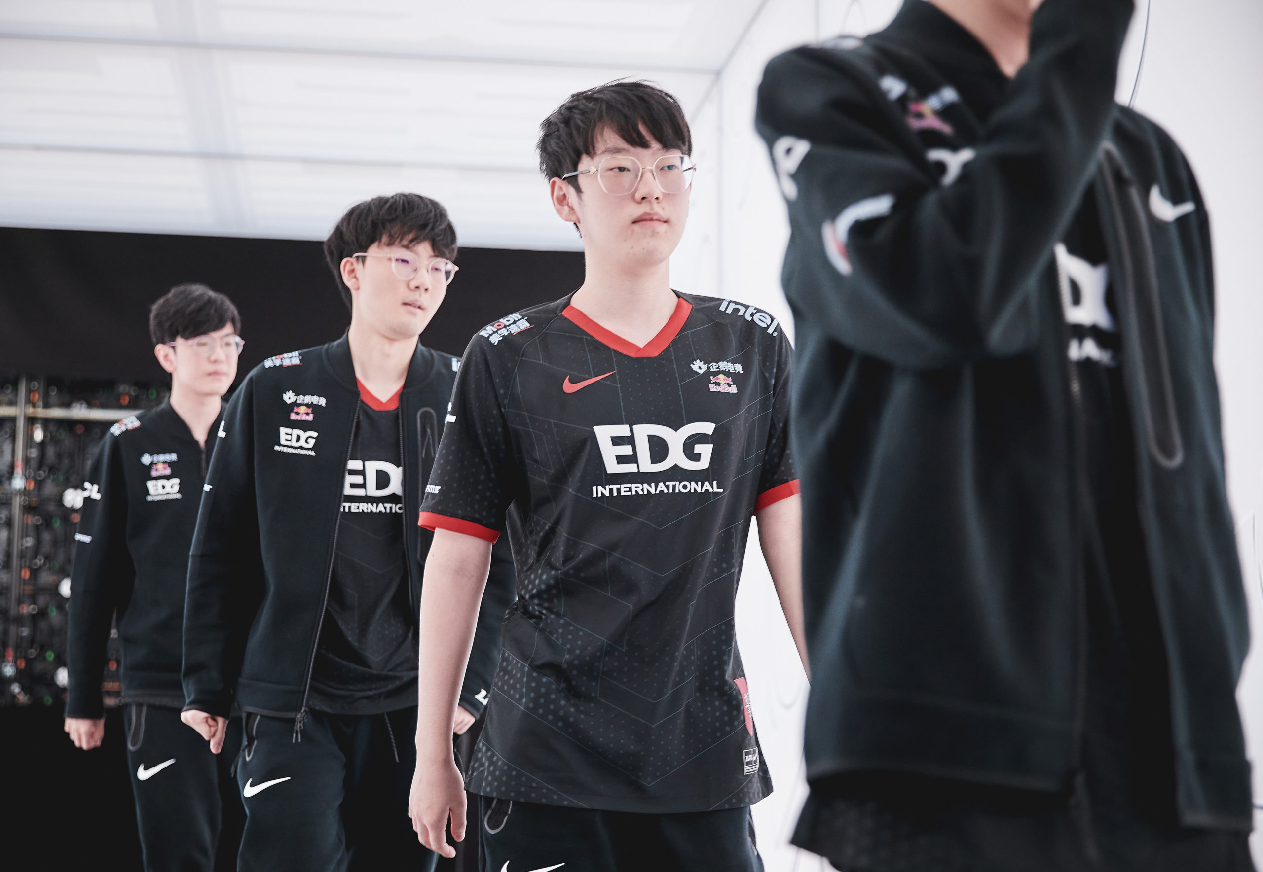EDG defeat Gen.G 3-2 to advance to grand finals against DWG KIA – Esports | Esports.gg