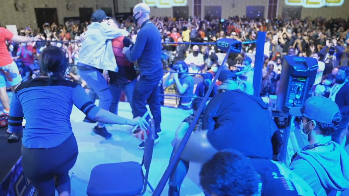 Family rushes stage as Mono takes out Punk 3-0 to become CEO Street ...