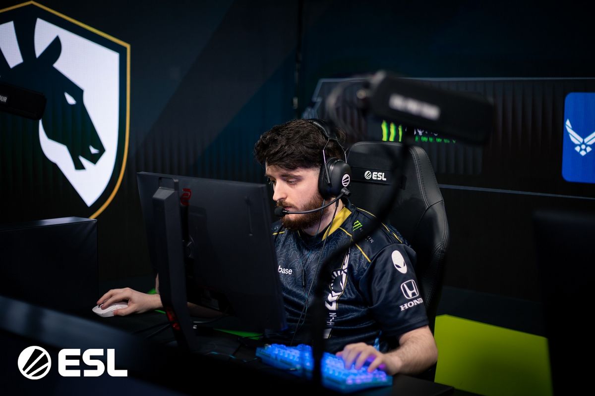 NAF’s CS: GO Crosshair and viewmodel settings – Esports | Esports.gg