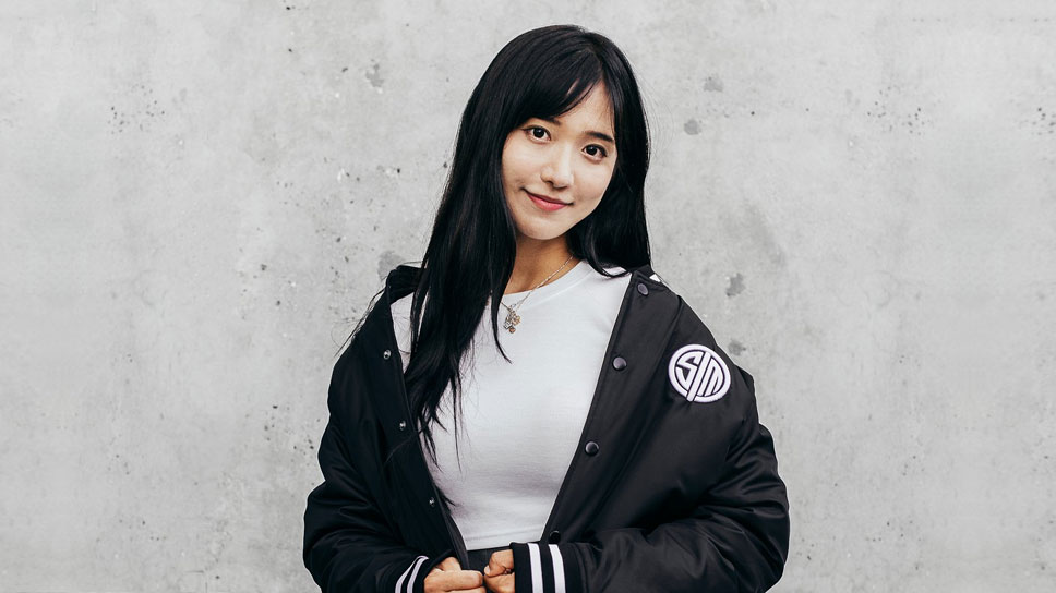 IRL Twitch streamer Jinnytty signed by TSM – Esports | Esports.gg