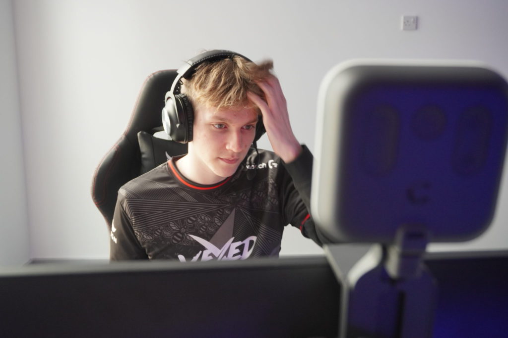 Vexed returns to Apex signing ‘BOSH’ – Esports | Esports.gg